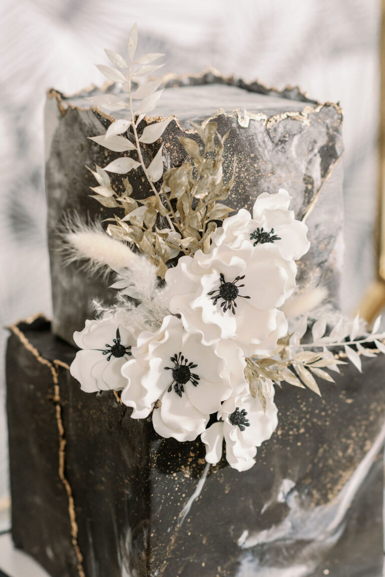 Sweet things: 36 amazing wedding cakes and desserts - Today's Bride