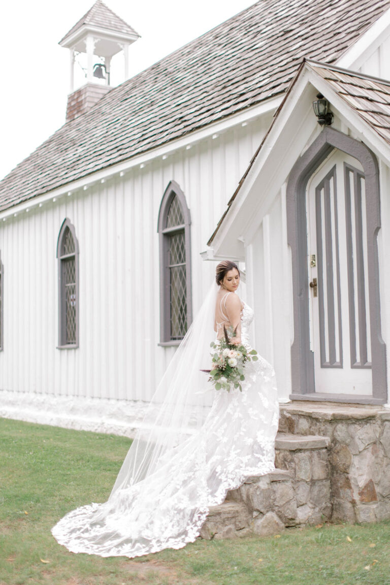 Clean & elegant: inspiration for timeless wedding décor - Today's Bride