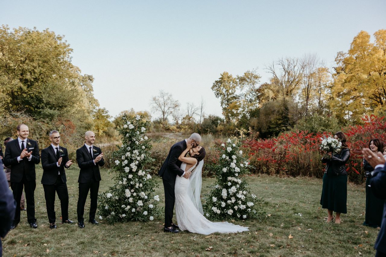A modern love story unveiled at Harding Waterfront Estate - Today's Bride