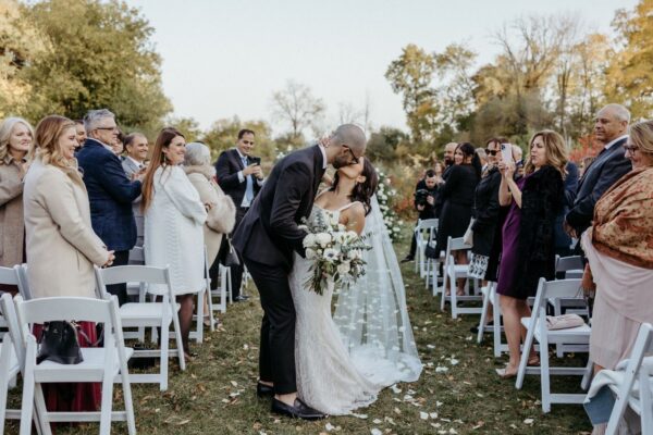 A modern love story unveiled at Harding Waterfront Estate - Today's Bride