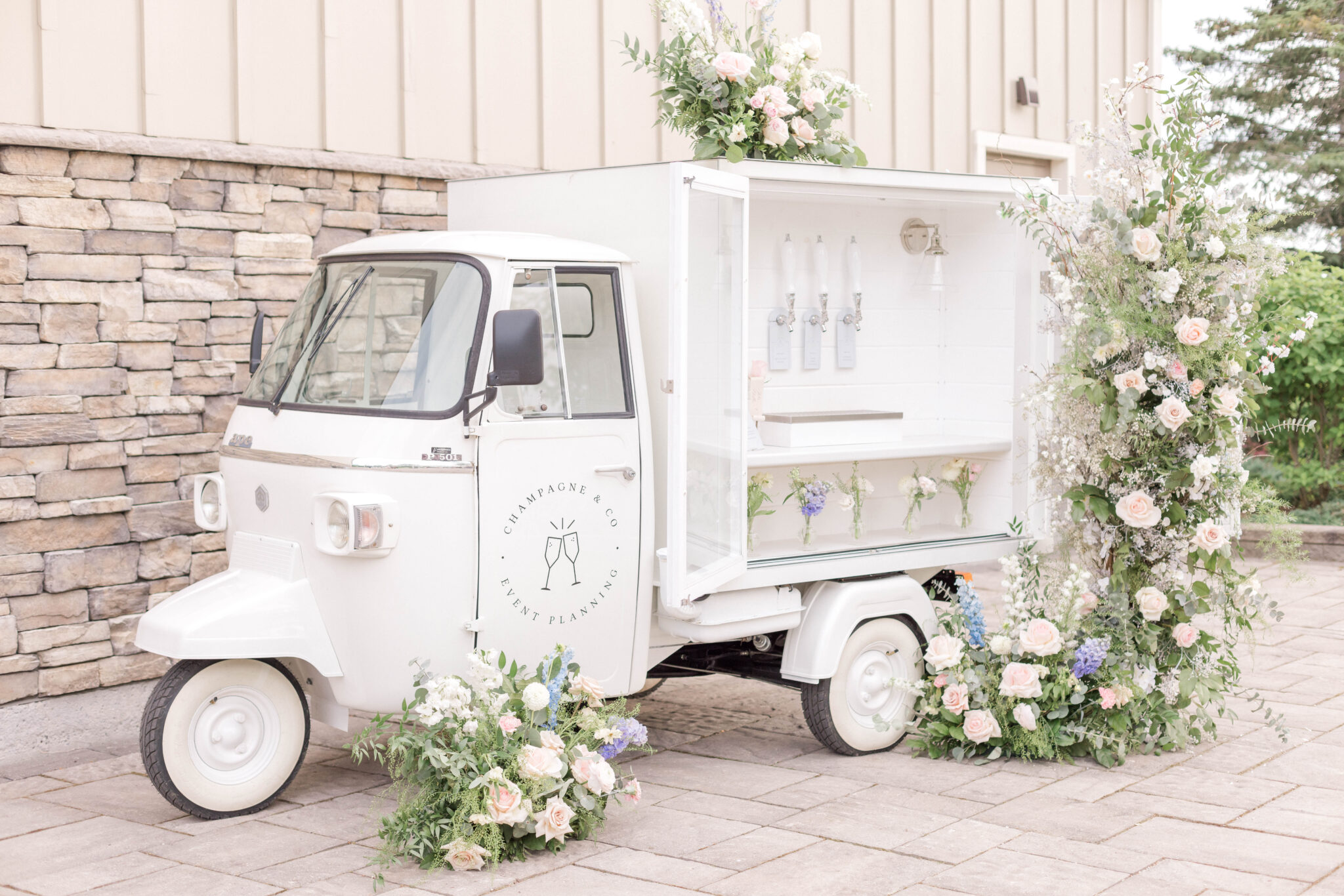 Roll with it! 9 wedding mobile bar ideas that’ll drive your wedding ...