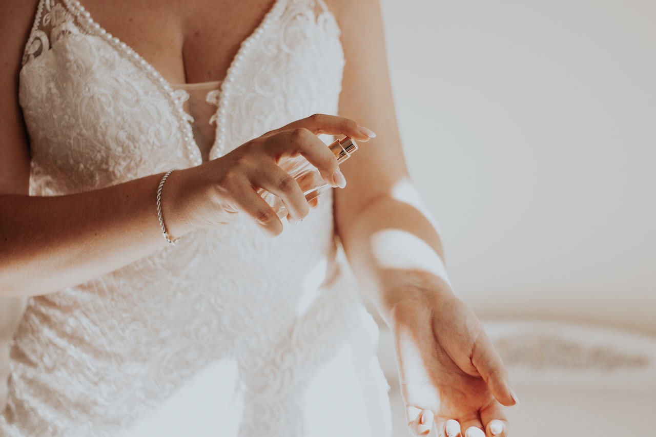 Choosing your wedding perfume: Fragrance memories to last a lifetime ...