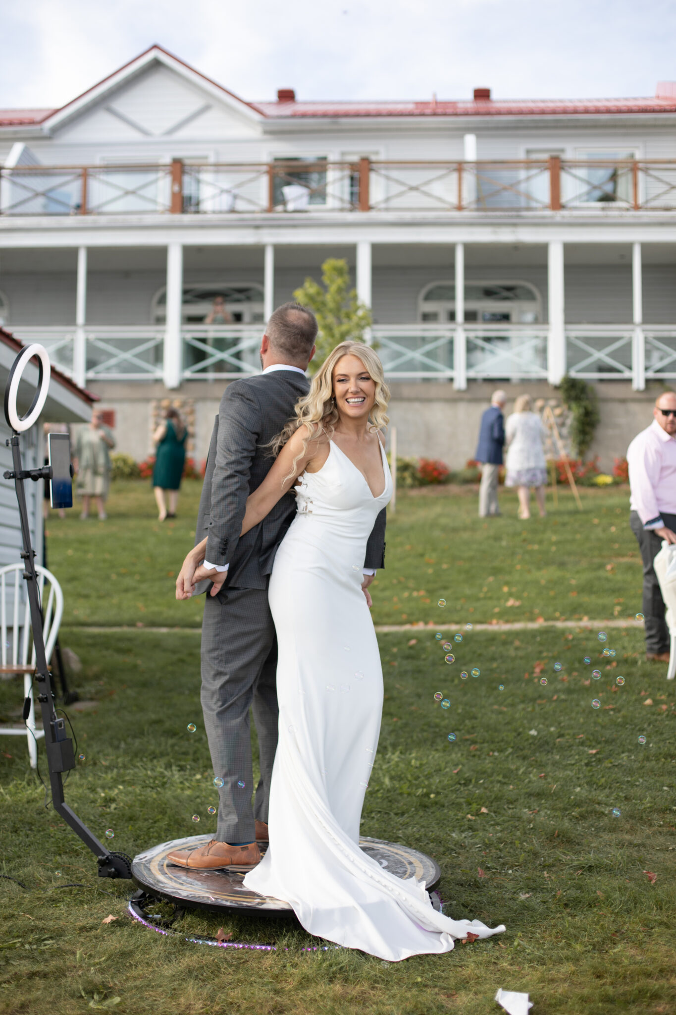 A lakeside love party: Stefanie and Alex’s low-key wedding weekend ...