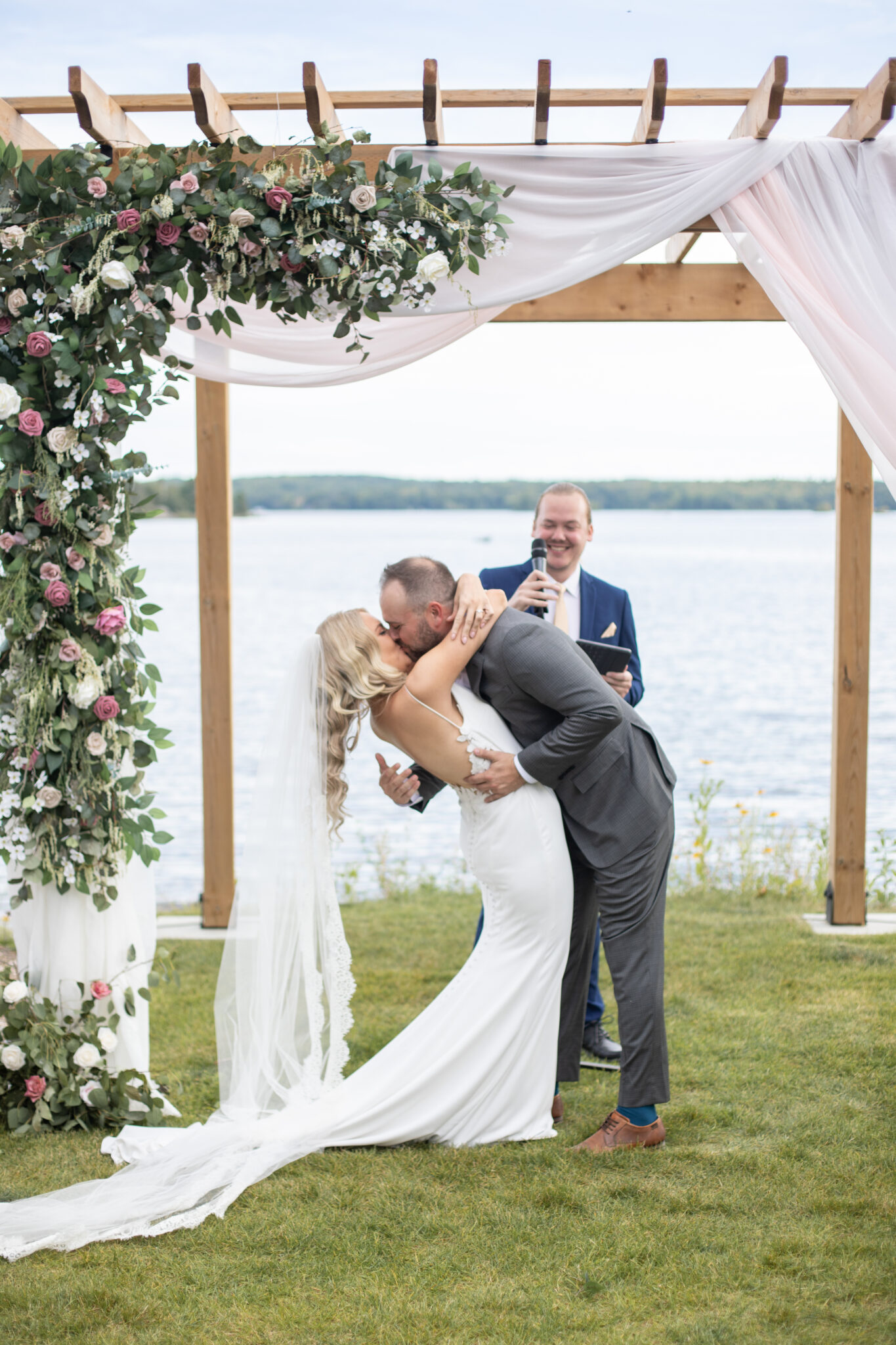 A lakeside love party: Stefanie and Alex’s low-key wedding weekend ...