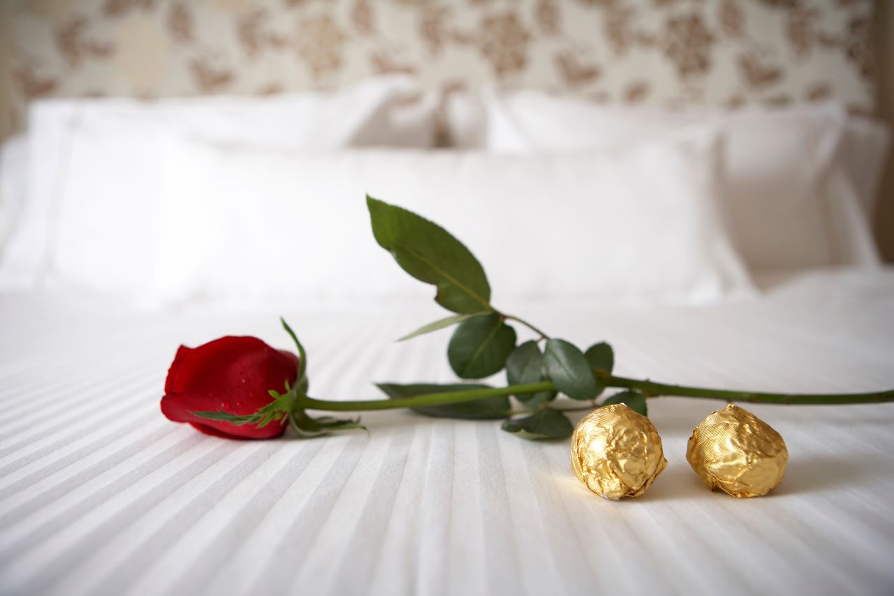Turndown service: Pamper your wedding guests with nightly treats ...
